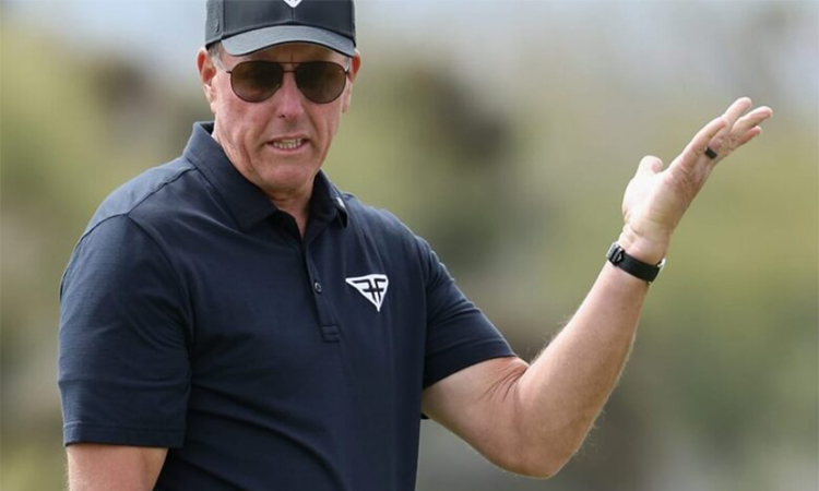 Phil Mickelson involved in fiery Twitter spat with golf journalist ...
